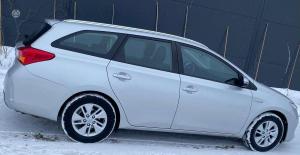 Grey Toyota Auris 2013 in Vilnius, with an engine capacity of 1.80 L and mileage of 225 thousand km for 8900 €, photo 8 on AUTOMOTO.COM.LV