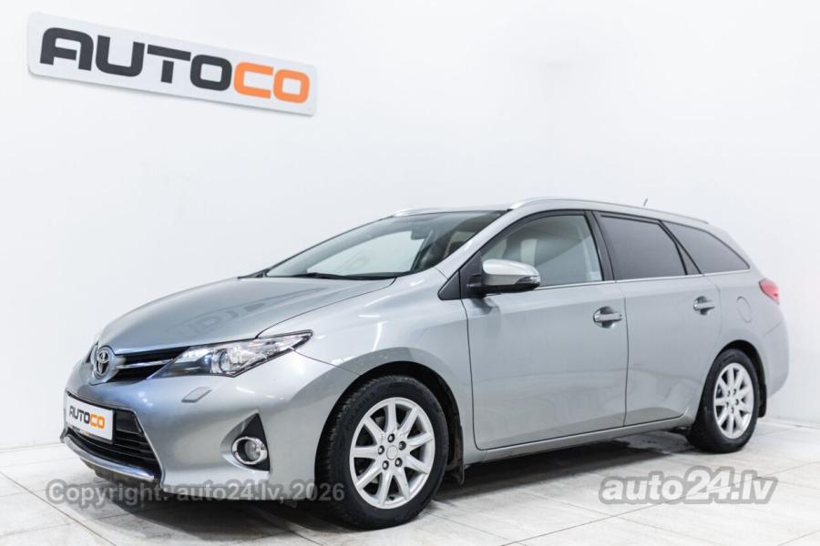 Grey Toyota Auris 2013 in Tallinn, with an engine capacity of 1.60 L and mileage of 152 thousand km for 7999 €, photo 1 on AUTOMOTO.COM.LV