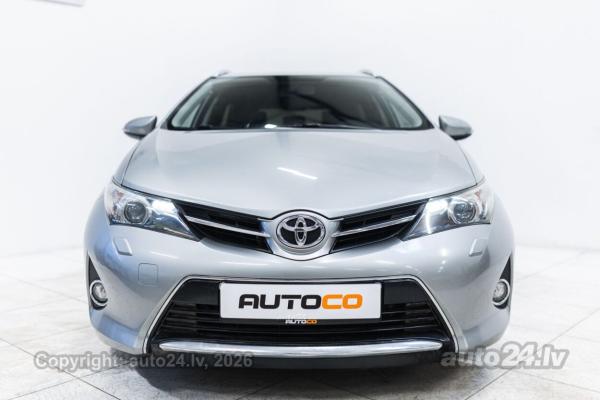 Pelēks Toyota Auris 2013 Tallina, ar dzinēja tilpumu 1.60 L un nobraukumu 152 tūkst. km par 7999 €, foto 3 vietnē AUTOMOTO.COM.LV