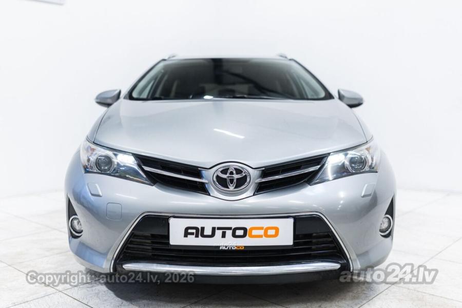 Grey Toyota Auris 2013 in Tallinn, with an engine capacity of 1.60 L and mileage of 152 thousand km for 7999 €, photo 3 on AUTOMOTO.COM.LV