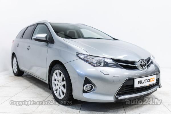 Pelēks Toyota Auris 2013 Tallina, ar dzinēja tilpumu 1.60 L un nobraukumu 152 tūkst. km par 7999 €, foto 4 vietnē AUTOMOTO.COM.LV