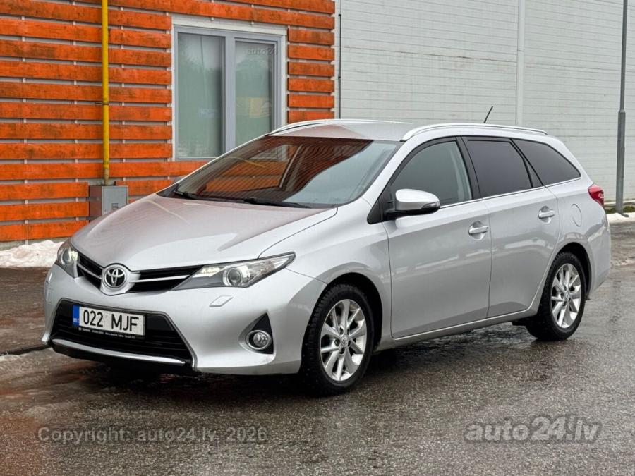 Pelēks Toyota Auris 2013 Tallina, ar dzinēja tilpumu 1.60 L un nobraukumu 166 tūkst. km par 7900 €, foto 1 vietnē AUTOMOTO.COM.LV