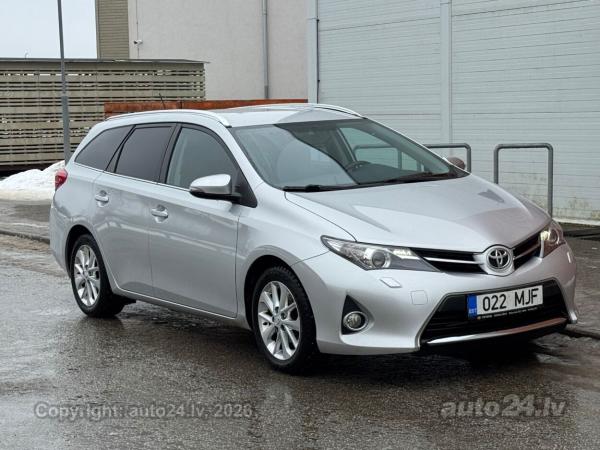 Grey Toyota Auris 2013 in Tallinn, with an engine capacity of 1.60 L and mileage of 166 thousand km for 7900 €, photo 2 on AUTOMOTO.COM.LV