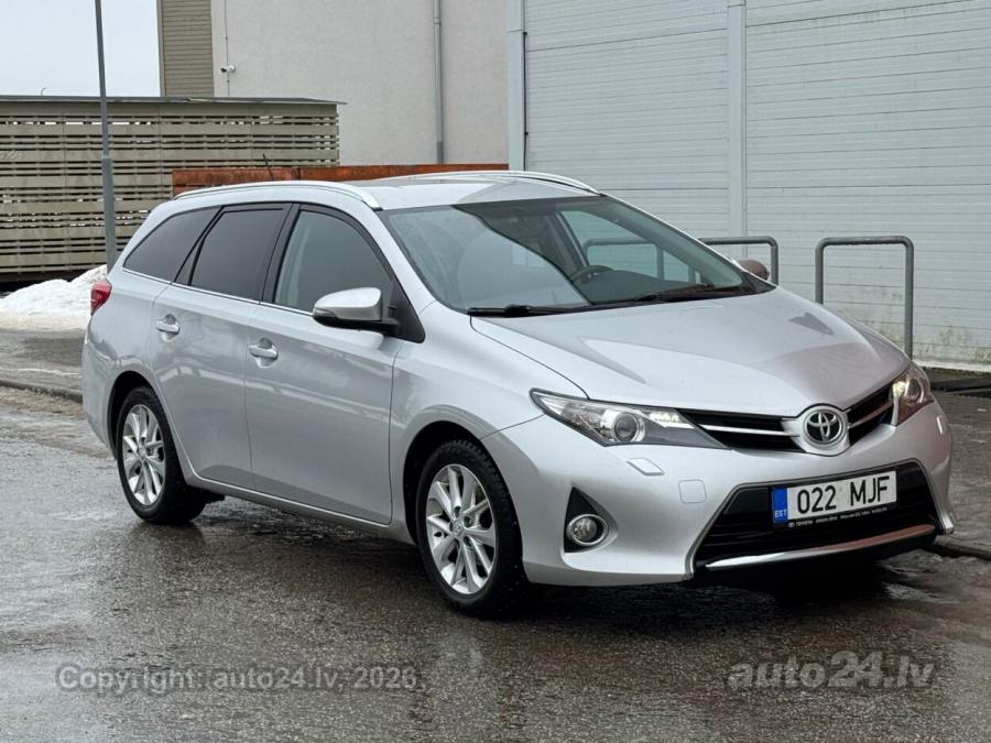 Pelēks Toyota Auris 2013 Tallina, ar dzinēja tilpumu 1.60 L un nobraukumu 166 tūkst. km par 7900 €, foto 2 vietnē AUTOMOTO.COM.LV