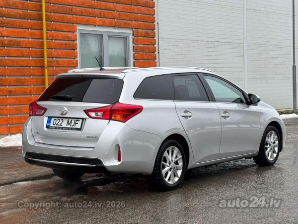 Grey Toyota Auris 2013 in Tallinn, with an engine capacity of 1.60 L and mileage of 166 thousand km for 7900 €, photo 3 on AUTOMOTO.COM.LV