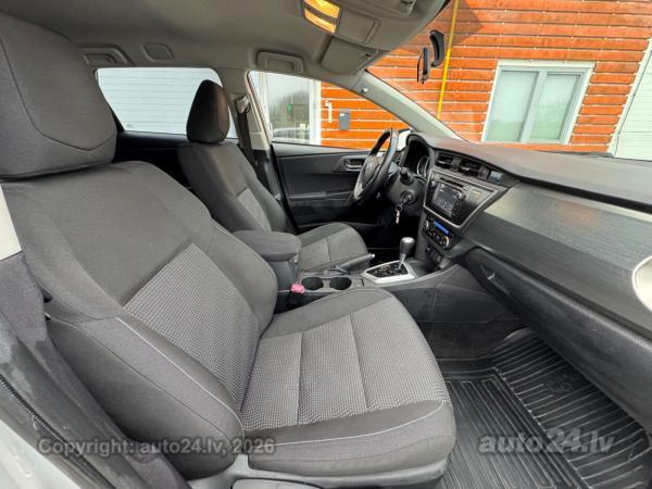 Grey Toyota Auris 2013 in Tallinn, with an engine capacity of 1.60 L and mileage of 166 thousand km for 7900 €, photo 5 on AUTOMOTO.COM.LV