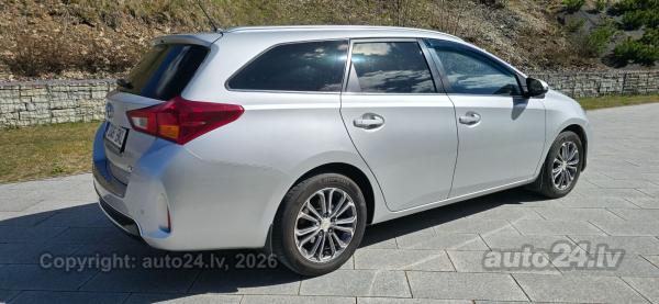 Pelēks Toyota Auris 2013 Rakvere, ar dzinēja tilpumu 1.60 L un nobraukumu 177 tūkst. km par 7300 €, foto 2 vietnē AUTOMOTO.COM.LV