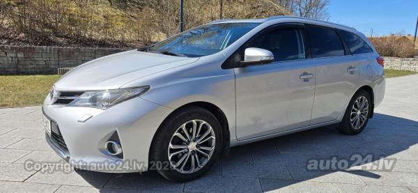 Pelēks Toyota Auris 2013 Rakvere, ar dzinēja tilpumu 1.60 L un nobraukumu 177 tūkst. km par 7300 €, foto 4 vietnē AUTOMOTO.COM.LV