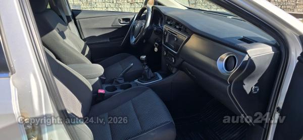 Pelēks Toyota Auris 2013 Rakvere, ar dzinēja tilpumu 1.60 L un nobraukumu 177 tūkst. km par 7300 €, foto 5 vietnē AUTOMOTO.COM.LV