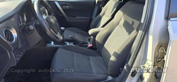 Pelēks Toyota Auris 2013 Rakvere, ar dzinēja tilpumu 1.60 L un nobraukumu 177 tūkst. km par 7300 €, foto 8 vietnē AUTOMOTO.COM.LV