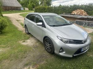 Grey Toyota Auris 2013 in Vilnius, with an engine capacity of 1.40 L and mileage of 326 thousand km for 5300 €, photo  on AUTOMOTO.COM.LV