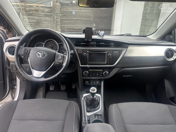 Grey Toyota Auris 2013 in Vilnius, with an engine capacity of 1.40 L and mileage of 326 thousand km for 5300 €, photo 5 on AUTOMOTO.COM.LV