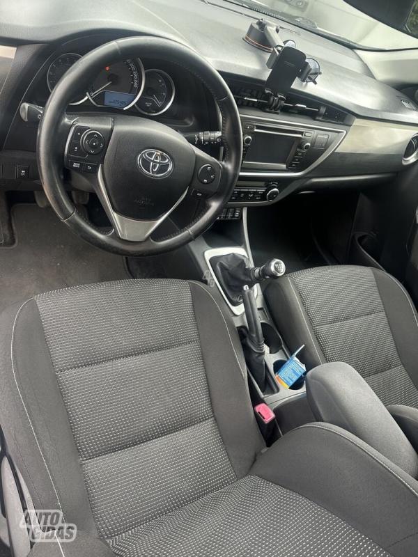 Grey Toyota Auris 2013 in Vilnius, with an engine capacity of 1.40 L and mileage of 326 thousand km for 5300 €, photo 6 on AUTOMOTO.COM.LV