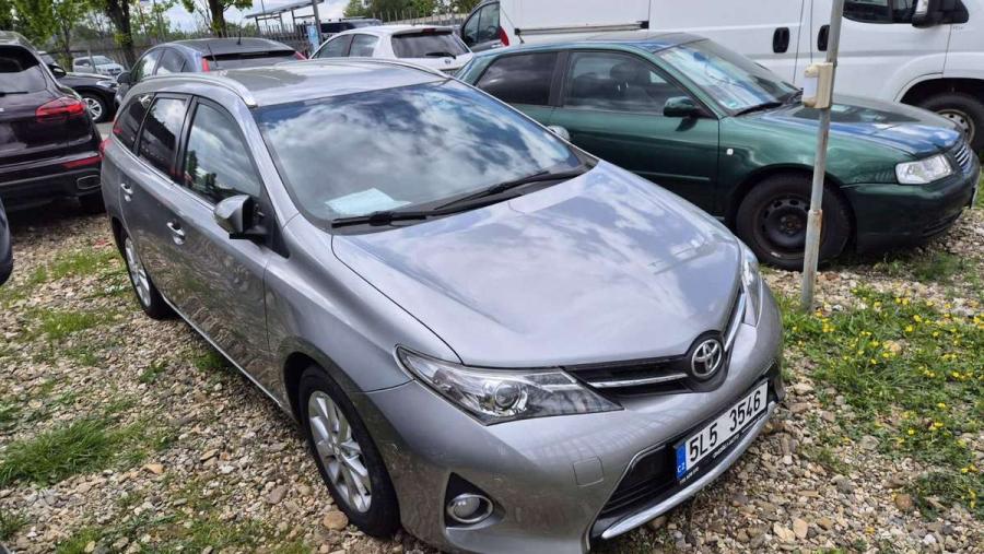 Pelēks Toyota Auris 2013 Šauļi, ar dzinēja tilpumu 2.00 L un nobraukumu 278 tūkst. km par 6500 €, foto 4 vietnē AUTOMOTO.COM.LV
