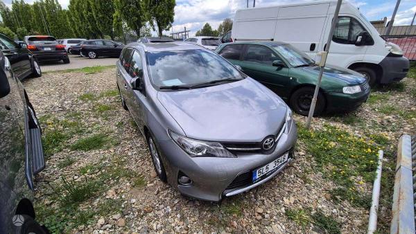 Pelēks Toyota Auris 2013 Šauļi, ar dzinēja tilpumu 2.00 L un nobraukumu 278 tūkst. km par 6500 €, foto 4 vietnē AUTOMOTO.COM.LV