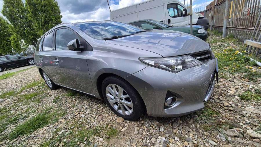 Pelēks Toyota Auris 2013 Šauļi, ar dzinēja tilpumu 2.00 L un nobraukumu 278 tūkst. km par 6500 €, foto 6 vietnē AUTOMOTO.COM.LV