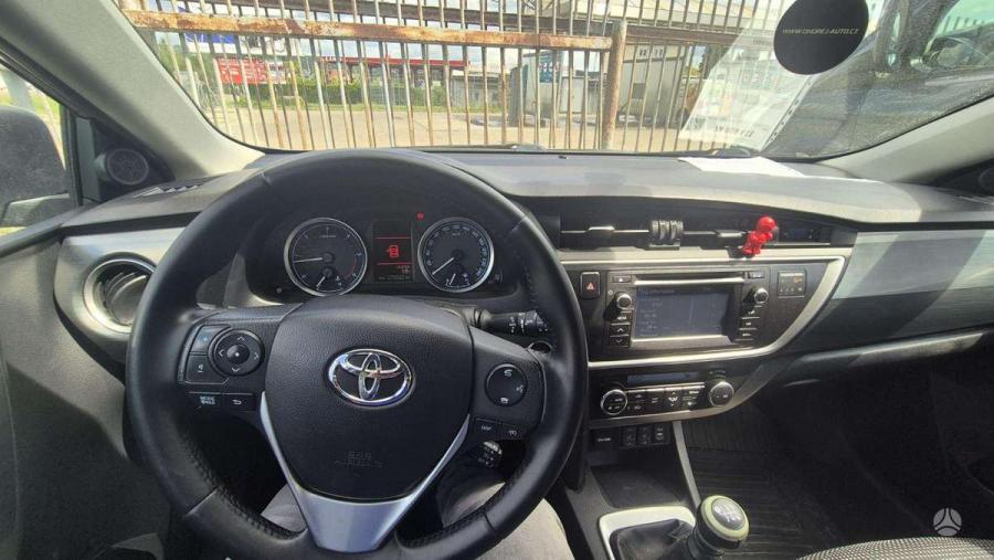 Pelēks Toyota Auris 2013 Šauļi, ar dzinēja tilpumu 2.00 L un nobraukumu 278 tūkst. km par 6500 €, foto 10 vietnē AUTOMOTO.COM.LV