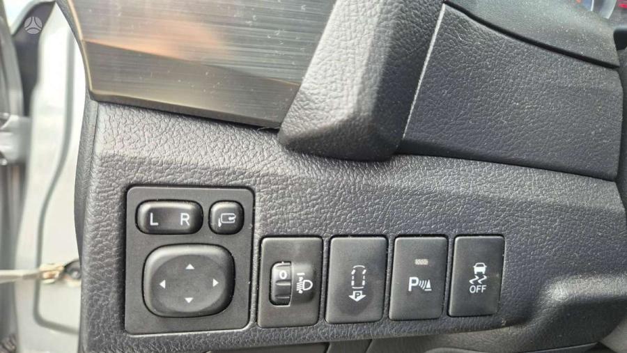 Pelēks Toyota Auris 2013 Šauļi, ar dzinēja tilpumu 2.00 L un nobraukumu 278 tūkst. km par 6500 €, foto 14 vietnē AUTOMOTO.COM.LV