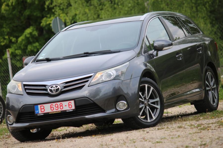Pelēks Toyota Auris 2013 Rīga, ar dzinēja tilpumu 2.00 L un nobraukumu 221 tūkst. km par 6990 €, foto 1 vietnē AUTOMOTO.COM.LV