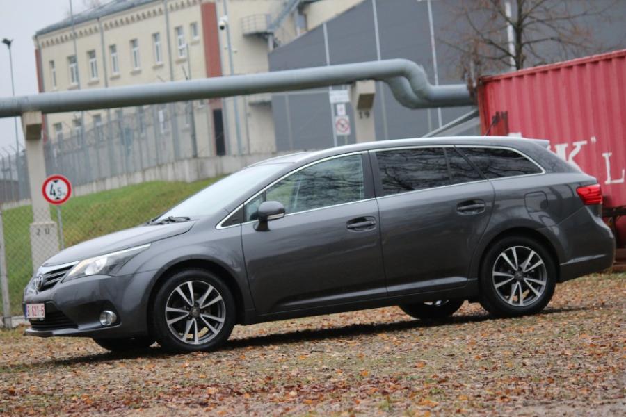Pelēks Toyota Auris 2013 Rīga, ar dzinēja tilpumu 2.00 L un nobraukumu 221 tūkst. km par 6990 €, foto 10 vietnē AUTOMOTO.COM.LV