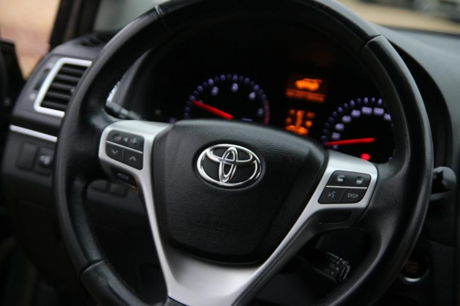 Pelēks Toyota Auris 2013 Rīga, ar dzinēja tilpumu 2.00 L un nobraukumu 221 tūkst. km par 6990 €, foto 21 vietnē AUTOMOTO.COM.LV