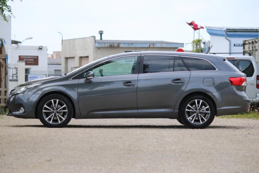 Pelēks Toyota Auris 2013 Rīga, ar dzinēja tilpumu 2.00 L un nobraukumu 221 tūkst. km par 6990 €, foto 36 vietnē AUTOMOTO.COM.LV