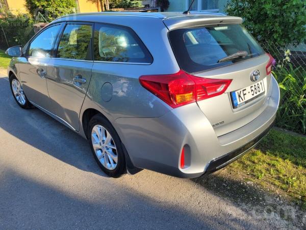 Pelēks Toyota Auris 2013 Jēkabpils, ar dzinēja tilpumu 1.40 L un nobraukumu 145 tūkst. km par 7000 €, foto 3 vietnē AUTOMOTO.COM.LV
