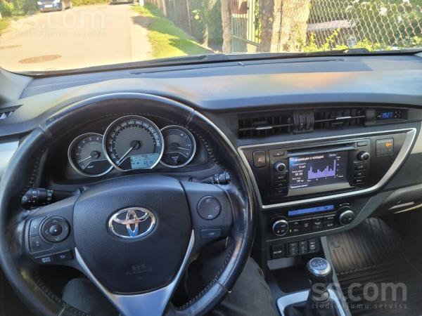 Pelēks Toyota Auris 2013 Jēkabpils, ar dzinēja tilpumu 1.40 L un nobraukumu 145 tūkst. km par 7000 €, foto 4 vietnē AUTOMOTO.COM.LV