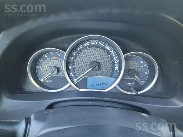 Pelēks Toyota Auris 2013 Jēkabpils, ar dzinēja tilpumu 1.40 L un nobraukumu 145 tūkst. km par 7000 €, foto 5 vietnē AUTOMOTO.COM.LV