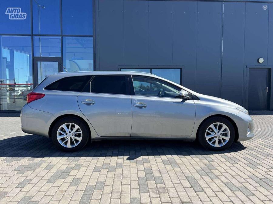 Pelēks Toyota Auris 2013 Šauļi, ar dzinēja tilpumu 1.40 L un nobraukumu 168 tūkst. km par 6400 €, foto 6 vietnē AUTOMOTO.COM.LV