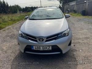 Grey Toyota Auris 2013 in Tallinn, with an engine capacity of 1.40 L and mileage of 191 thousand km for 6500 €, photo 1 on AUTOMOTO.COM.LV