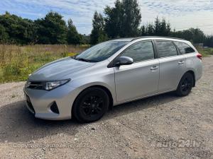 Pelēks Toyota Auris 2013 Tallina, ar dzinēja tilpumu 1.40 L un nobraukumu 191 tūkst. km par 6500 €, foto 3 vietnē AUTOMOTO.COM.LV