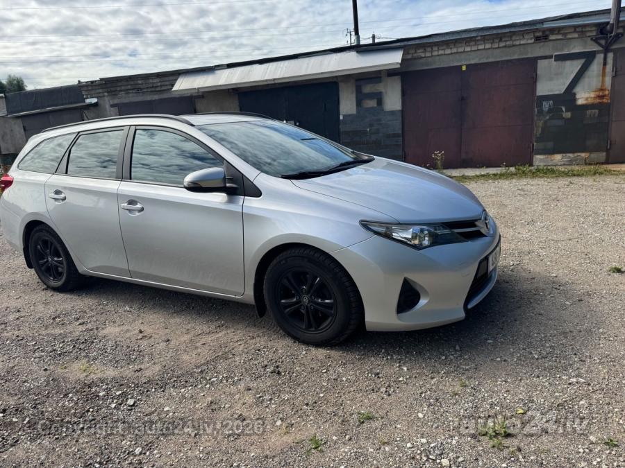 Pelēks Toyota Auris 2013 Tallina, ar dzinēja tilpumu 1.40 L un nobraukumu 191 tūkst. km par 6500 €, foto 6 vietnē AUTOMOTO.COM.LV