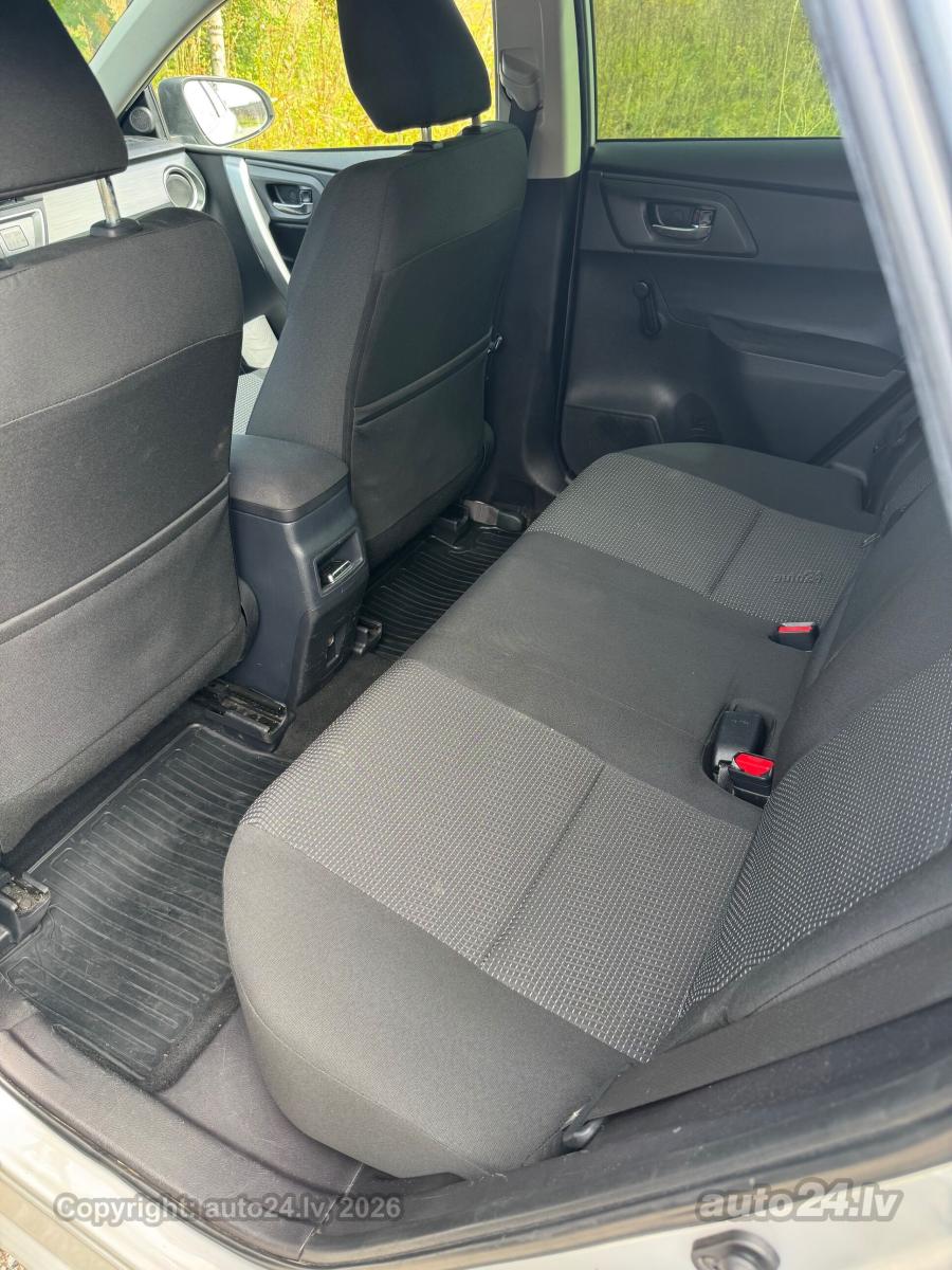 Pelēks Toyota Auris 2013 Tallina, ar dzinēja tilpumu 1.40 L un nobraukumu 191 tūkst. km par 6500 €, foto 9 vietnē AUTOMOTO.COM.LV