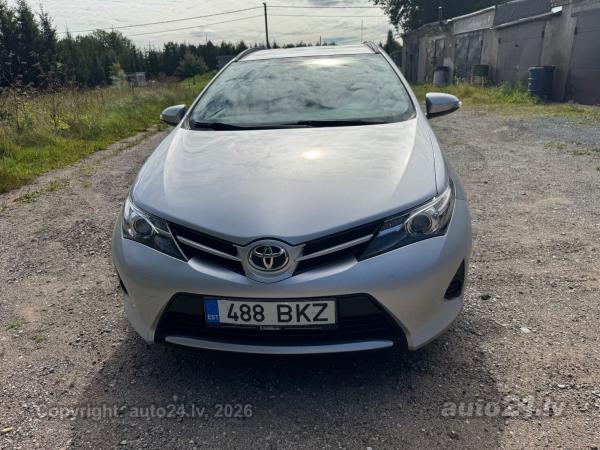 Grey Toyota Auris 2013 in Tallinn, with an engine capacity of 1.40 L and mileage of 191 thousand km for 6500 €, photo 1 on AUTOMOTO.COM.LV