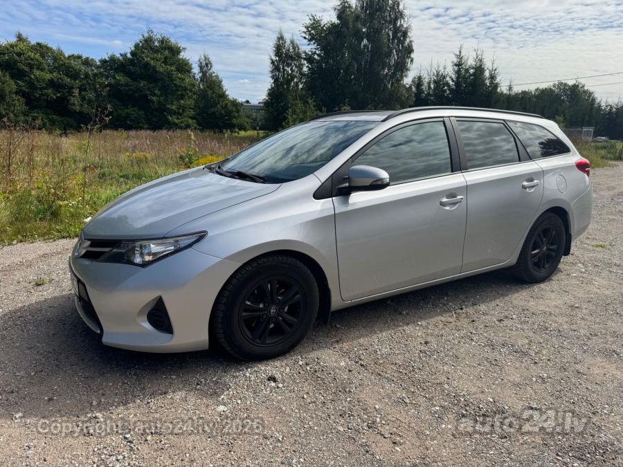 Grey Toyota Auris 2013 in Tallinn, with an engine capacity of 1.40 L and mileage of 191 thousand km for 6500 €, photo 3 on AUTOMOTO.COM.LV