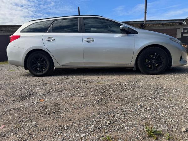 Grey Toyota Auris 2013 in Tallinn, with an engine capacity of 1.40 L and mileage of 191 thousand km for 6500 €, photo 4 on AUTOMOTO.COM.LV