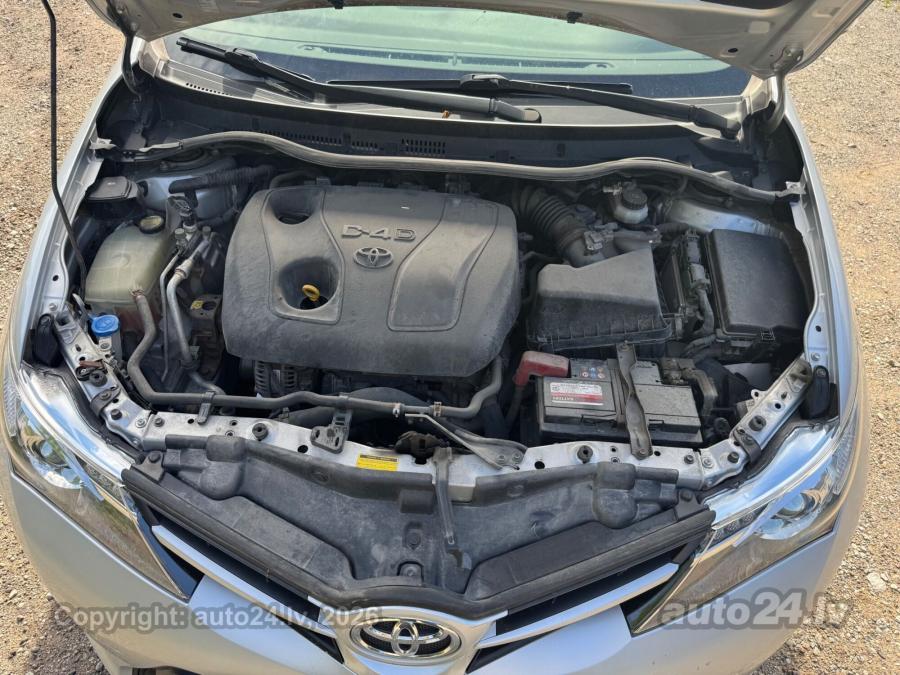 Grey Toyota Auris 2013 in Tallinn, with an engine capacity of 1.40 L and mileage of 191 thousand km for 6500 €, photo 15 on AUTOMOTO.COM.LV