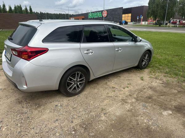 Grey Toyota Auris 2013 in Vilnius, with an engine capacity of 1.36 L and mileage of 321 thousand km for 4800 €, photo 3 on AUTOMOTO.COM.LV