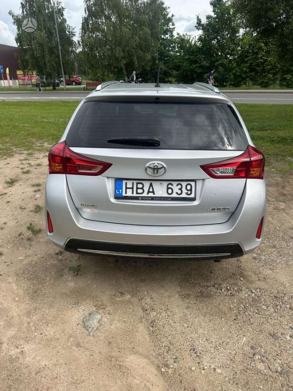 Grey Toyota Auris 2013 in Vilnius, with an engine capacity of 1.36 L and mileage of 321 thousand km for 4800 €, photo 4 on AUTOMOTO.COM.LV