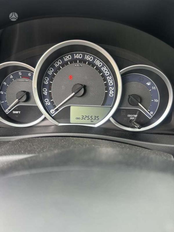 Grey Toyota Auris 2013 in Vilnius, with an engine capacity of 1.36 L and mileage of 321 thousand km for 4800 €, photo 5 on AUTOMOTO.COM.LV