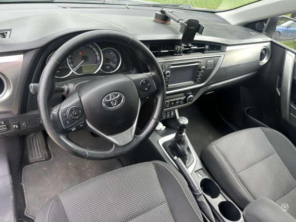 Grey Toyota Auris 2013 in Vilnius, with an engine capacity of 1.36 L and mileage of 321 thousand km for 4800 €, photo 6 on AUTOMOTO.COM.LV