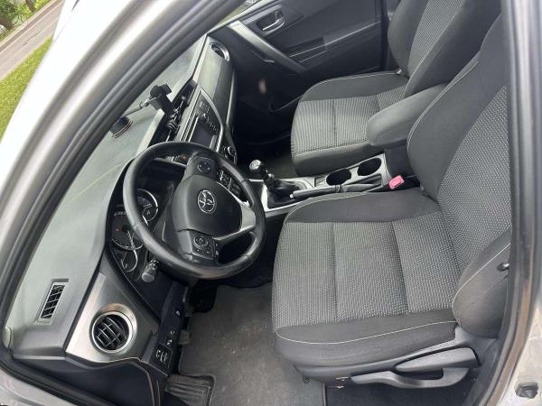 Grey Toyota Auris 2013 in Vilnius, with an engine capacity of 1.36 L and mileage of 321 thousand km for 4800 €, photo 8 on AUTOMOTO.COM.LV