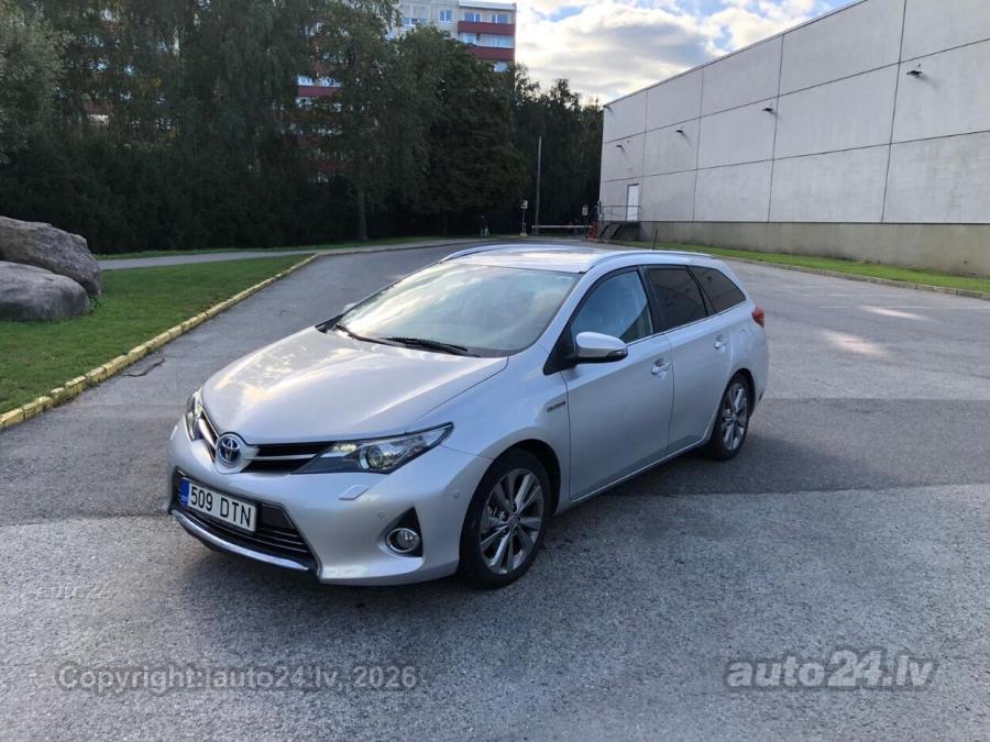 Pelēks Toyota Auris 2013 Tallina, ar dzinēja tilpumu 1.80 L un nobraukumu 266 tūkst. km par 5499 €, foto 1 vietnē AUTOMOTO.COM.LV