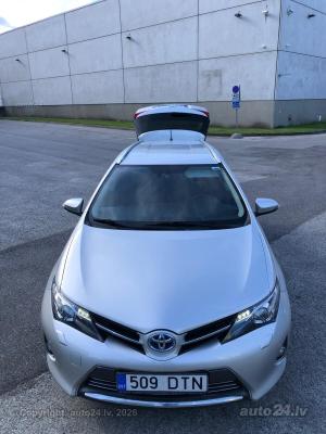 Pelēks Toyota Auris 2013 Tallina, ar dzinēja tilpumu 1.80 L un nobraukumu 266 tūkst. km par 5499 €, foto 4 vietnē AUTOMOTO.COM.LV