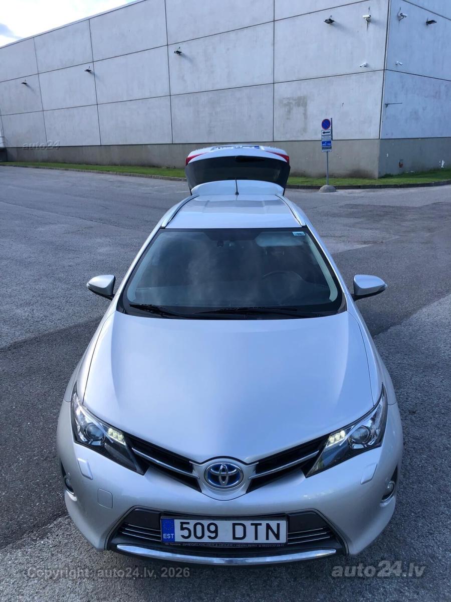 Pelēks Toyota Auris 2013 Tallina, ar dzinēja tilpumu 1.80 L un nobraukumu 266 tūkst. km par 5499 €, foto 4 vietnē AUTOMOTO.COM.LV