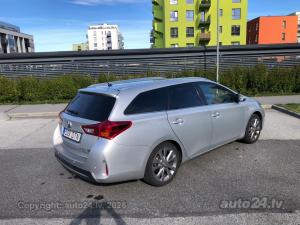 Pelēks Toyota Auris 2013 Tallina, ar dzinēja tilpumu 1.80 L un nobraukumu 266 tūkst. km par 5499 €, foto 5 vietnē AUTOMOTO.COM.LV