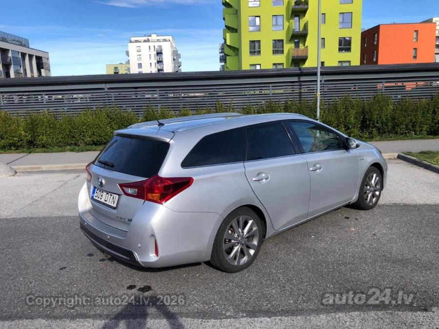 Pelēks Toyota Auris 2013 Tallina, ar dzinēja tilpumu 1.80 L un nobraukumu 266 tūkst. km par 5499 €, foto 5 vietnē AUTOMOTO.COM.LV