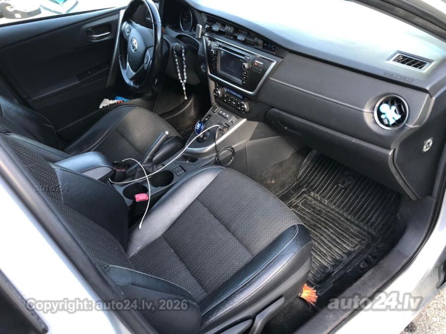 Pelēks Toyota Auris 2013 Tallina, ar dzinēja tilpumu 1.80 L un nobraukumu 266 tūkst. km par 5499 €, foto 6 vietnē AUTOMOTO.COM.LV