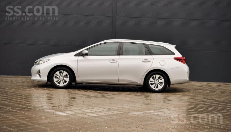 Pelēks Toyota Auris 2013 Rīga, ar dzinēja tilpumu 1.80 L un nobraukumu 191 tūkst. km par 7995 €, foto 3 vietnē AUTOMOTO.COM.LV